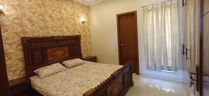 Nature's Nest - 2 Bed Home Near Izmir Town Lahore - Lahore