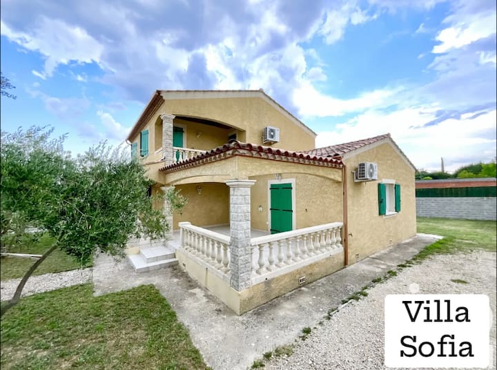 Villa 5 Chambres
2 à 14 Couchages
Piscine/jacuzzi - Alès