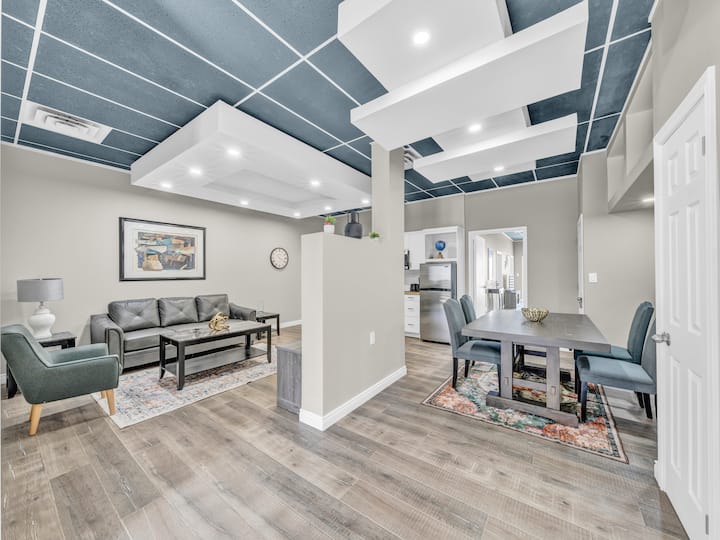 Spacious 4-bedroom Luxury In Windsor | Stylish - Windsor