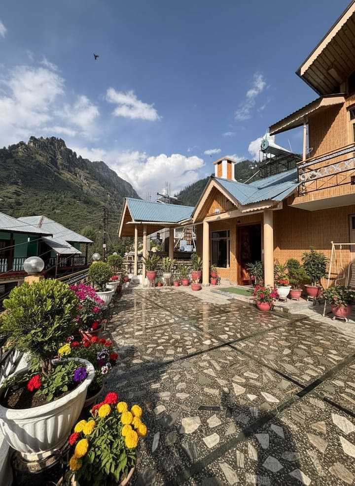 Snowviews Luxe 3bhk Villa Icarpark-petok-pvt Ktchn - Manali