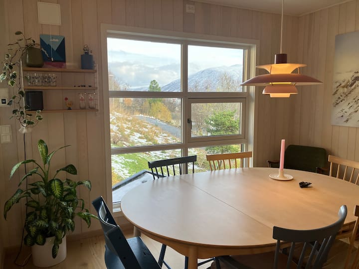 Sentrumsnær, Familievennlig Villa Med Parkering - Tromsø