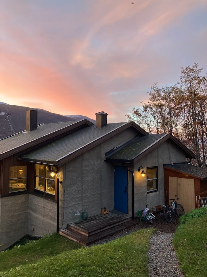 Sentrumsnær, Familievennlig Villa Med Parkering - Tromsø