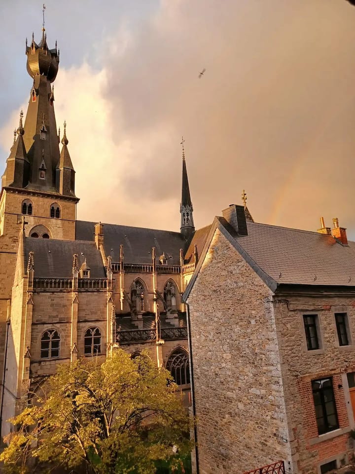 Maison De Caractère Face à La Basilique - Cerfontaine