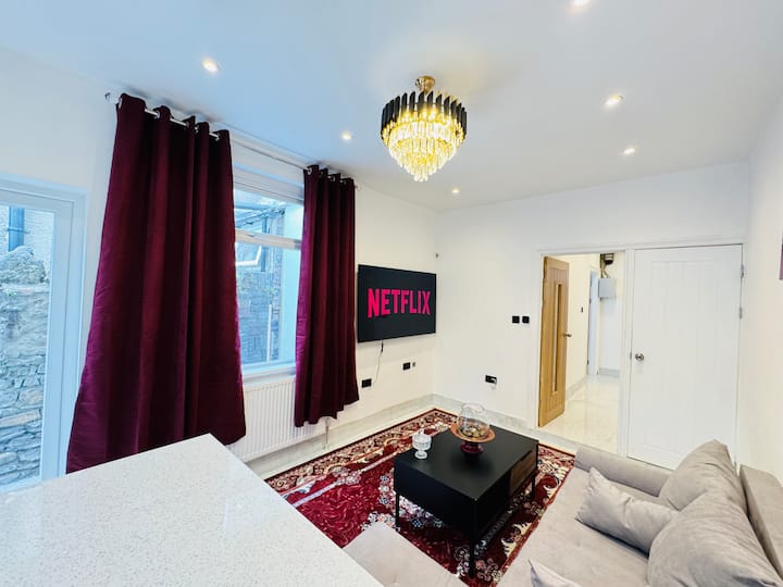 Spacious Modern 5 Bed House - City Centre -Parking - Cardiff