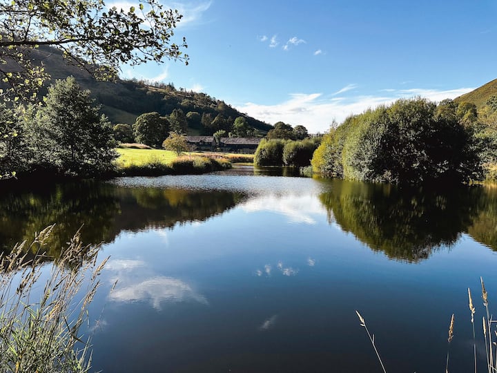 Lake Cottages At Cwm Chwefru, Sleeps 2 - 54 Guests - Builth Wells