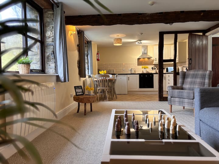 Lake Cottages At Cwm Chwefru, Sleeps 2 - 57 Guests - Builth Wells