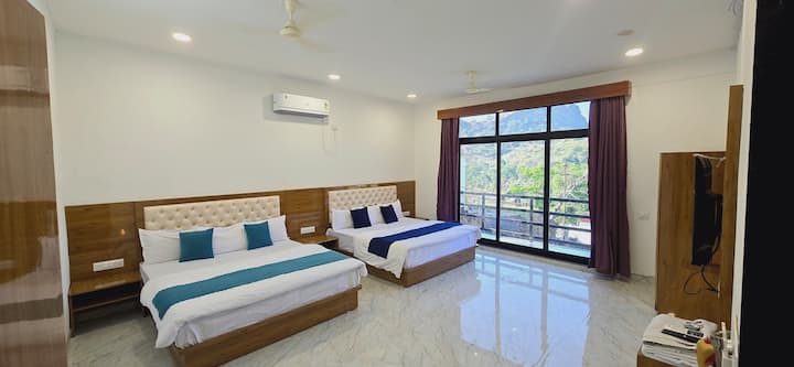 The Forest Nook Balcony Room - Mount Abu