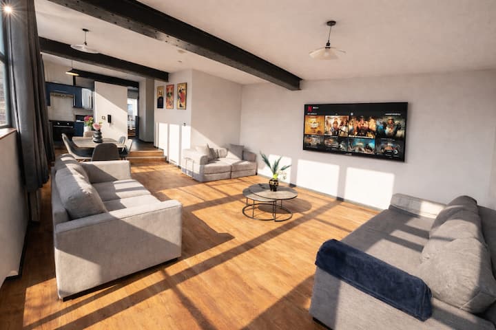 Central Apt + Balcony | Walk To Bars & Stations - Liverpool
