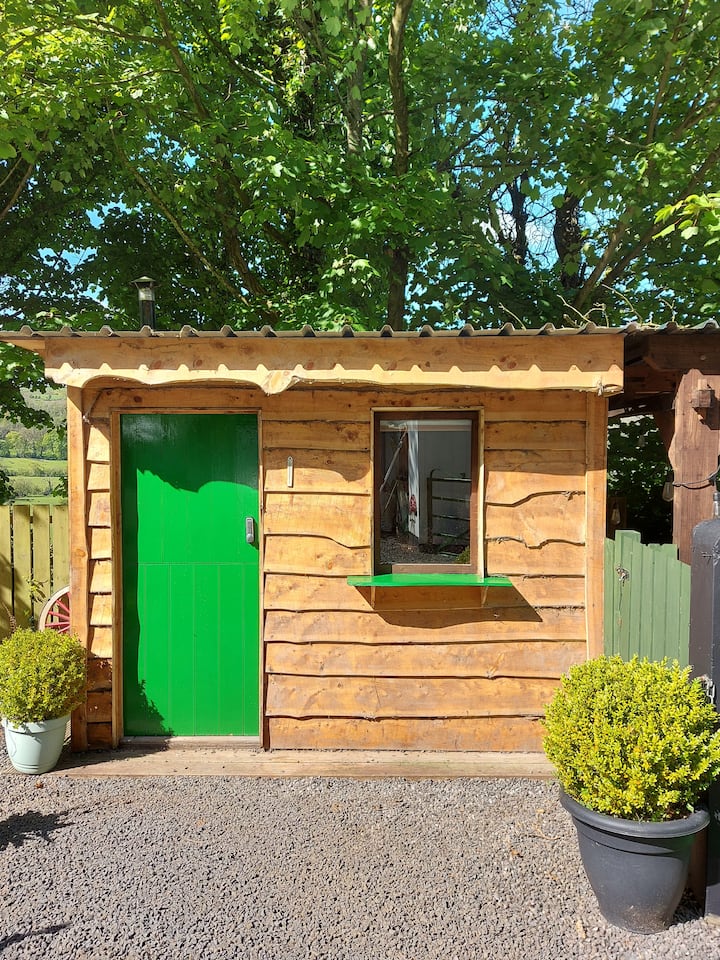 Flying Solo Cabin In The Beautiful Gleno Valley - Carrickfergus