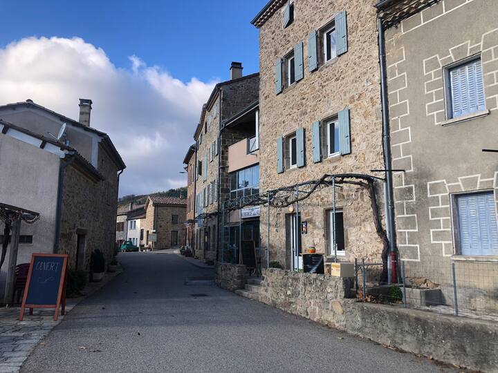 Gîte Babette Met Terras - Vals-les-Bains
