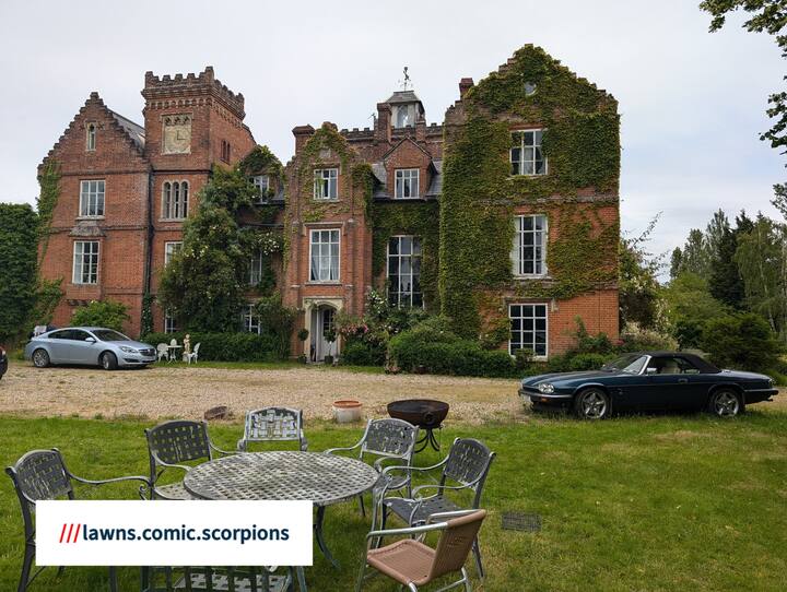 Rooms In Large Manor House - Diss