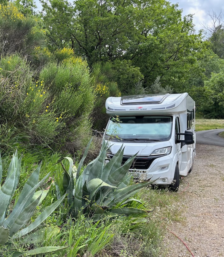 Stationary Office Camper On Mountain Panorama Plot - Lodève