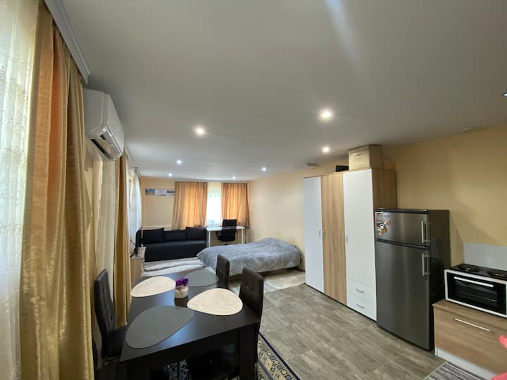 Къща до плажа и парка - Varna