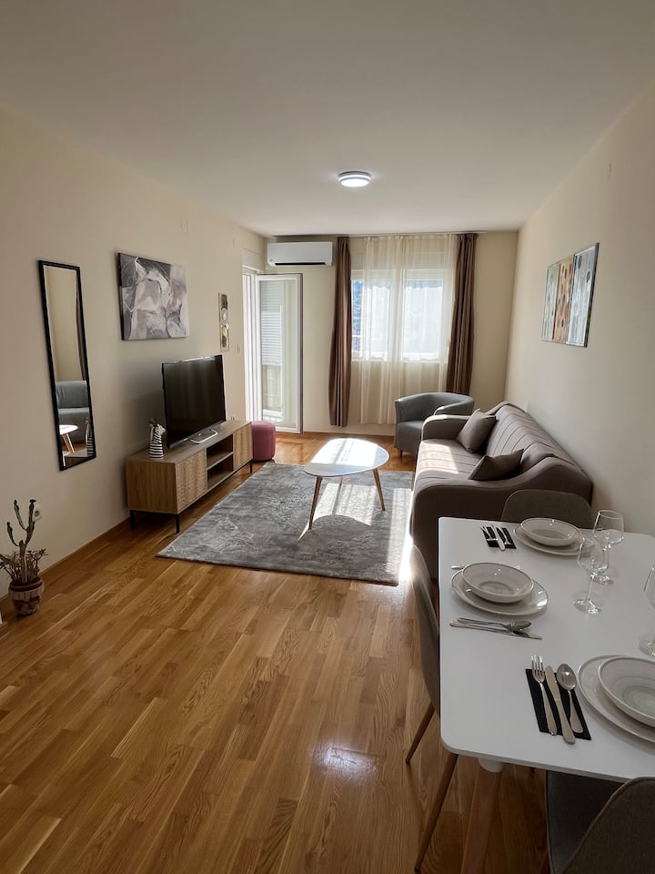 Dora Apartment With Terrace And Parking - Podgorica