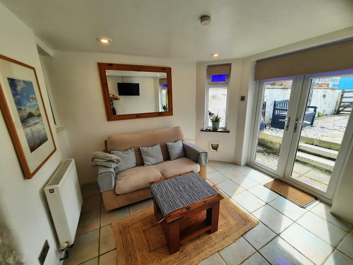 1 Bed Flat With Parking & Beach - Marazion