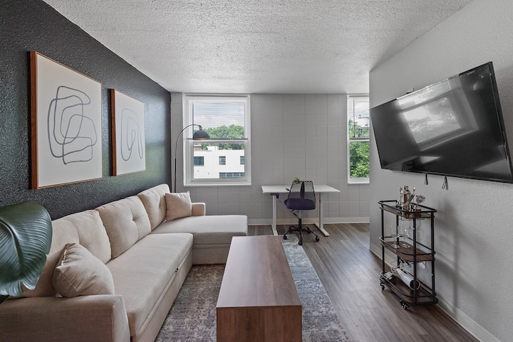 Modern & Bright~studio Near Downtown - Cincinnati, OH