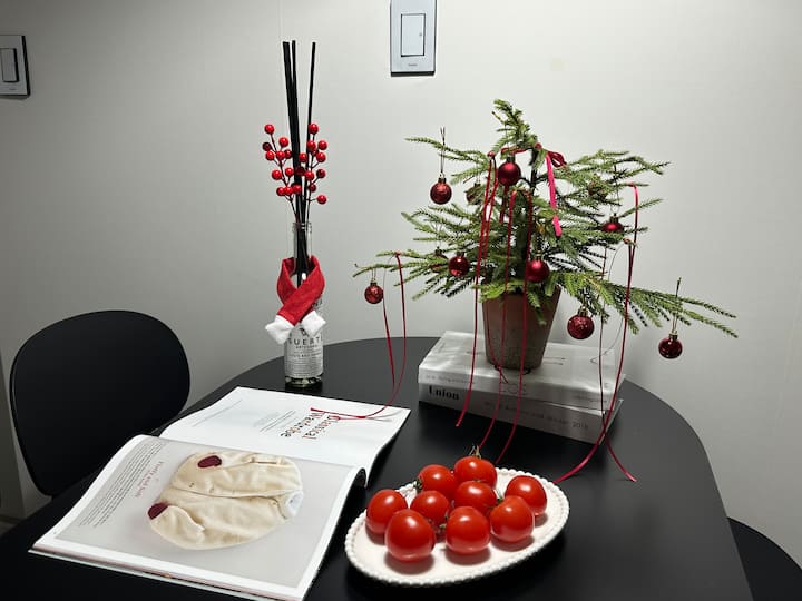 [Hozy House] 크리스마스/반월당역 3분/스탠드tv/무료주차/호텔침구/침대2개 - Daegu