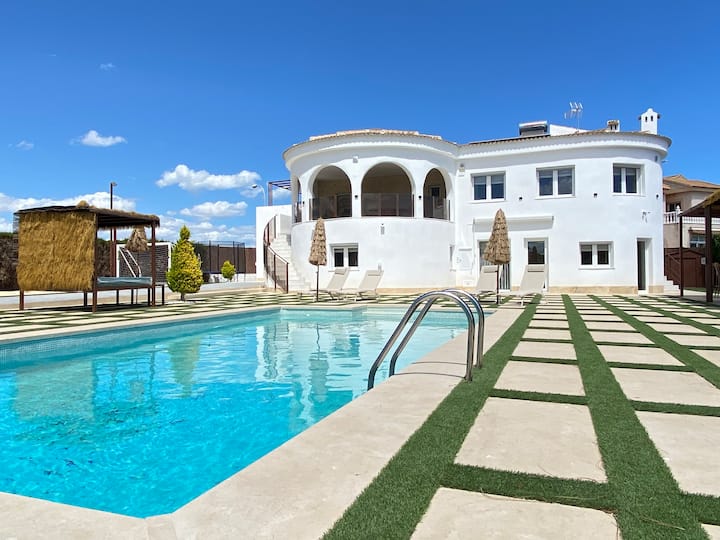 Modern Villa With Swimming Pool - Torrevieja
