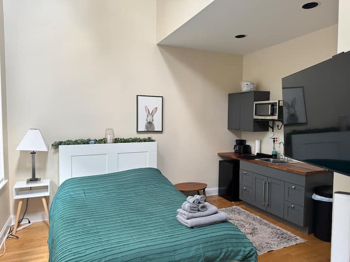 Cozy Studio In Wicker Park | Walk To Train& Bus - Brickyard Mall - Chicago