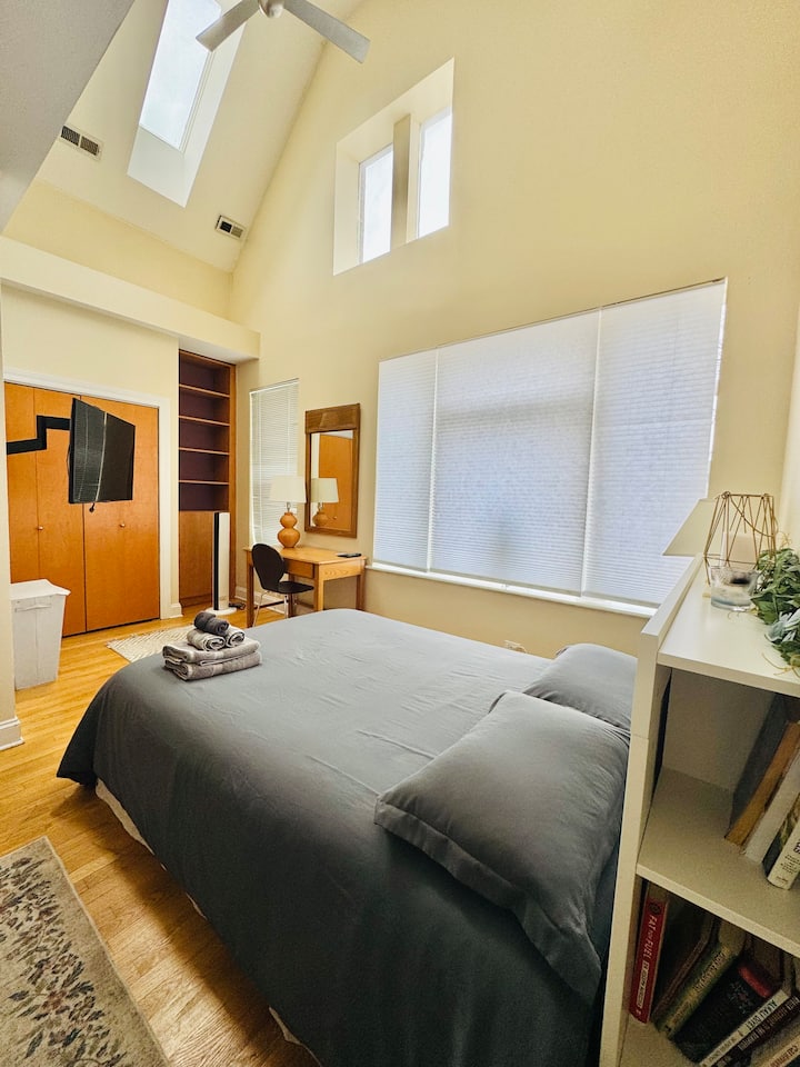 Chic Studio | Near Cafés + Boutiques+ Cta - East Garfield Park - Chicago