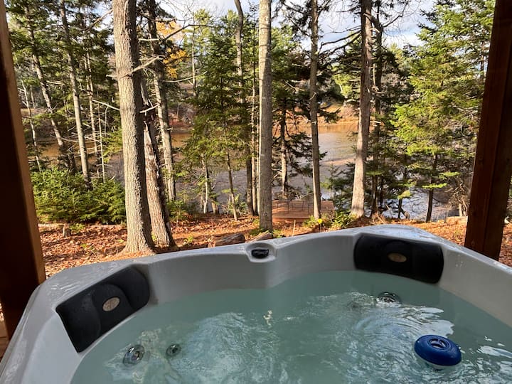 Sasquatch River Retreats- Squatch Lovers Den - Bouctouche
