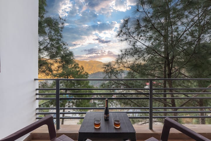 Family Suite W Balcony In Kasauli - Parwanoo