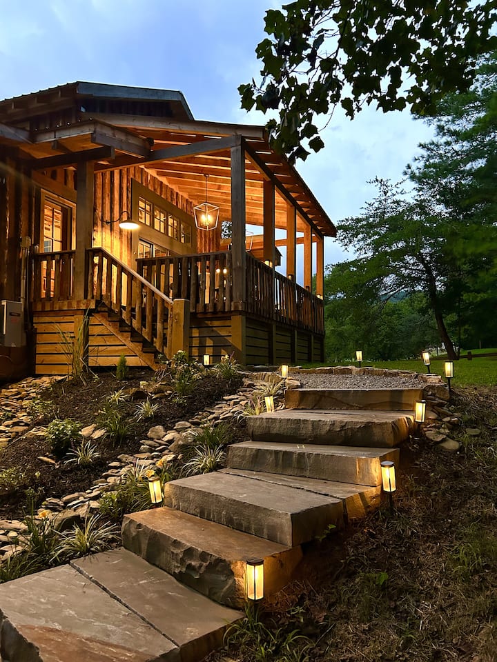 Luxury Barn In Ellijay |Spacious Living & Fire Pit - Fort Mountain State Park, Chatsworth