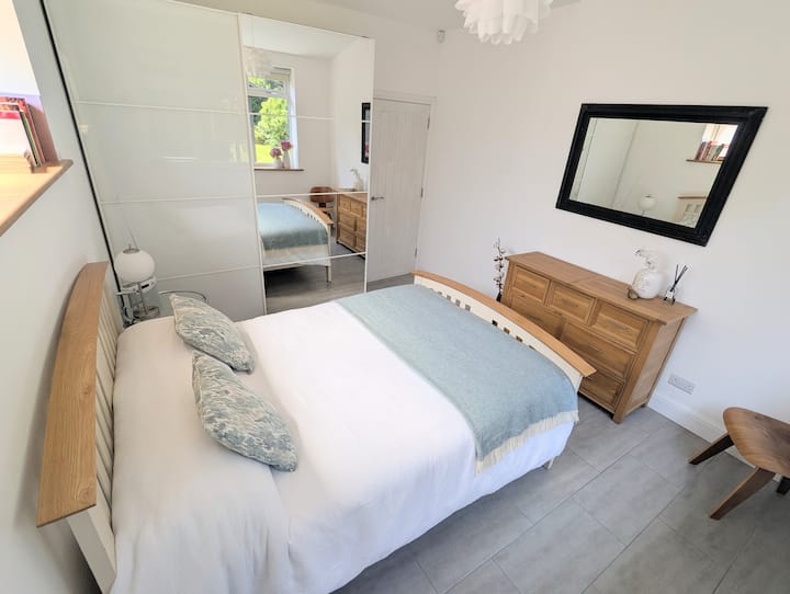 Modern Dwelling - Sleeps 4. Free Parking. - Barnet