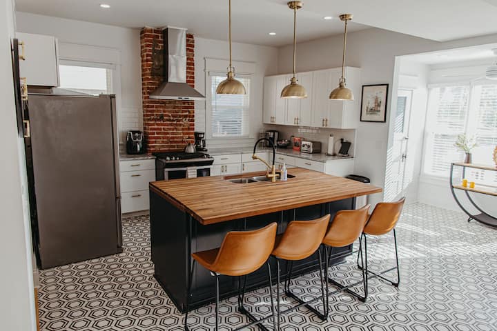 Stay On Main - Large Home Near Plaza/westport - Kansas City