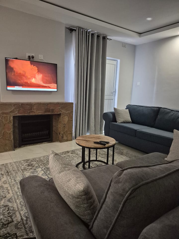 1 Bed Apartment In Emerald Hill - Zimbabwe