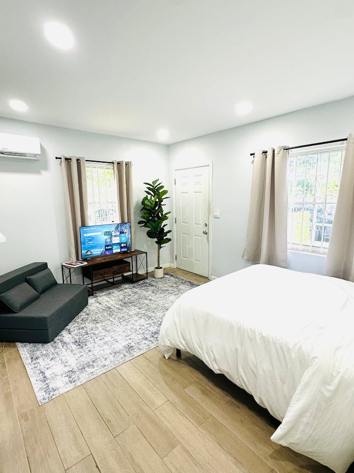 Miami Retreat House/design District+location+ - Miami, FL