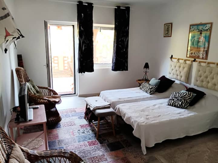 Confortable Studio Pour 2, Original Et Charmant - Budva