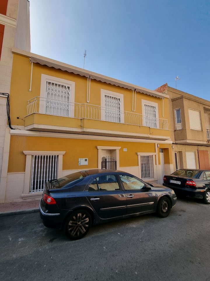 Amplio Apartamento Vacacional. - Santa Pola