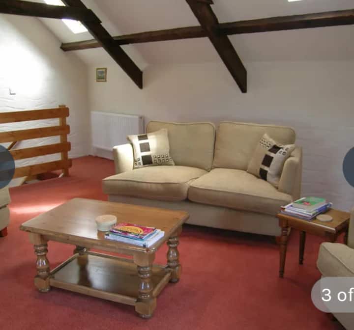 Ty Cariad, 
Hendre Farm, Newport, Pembs

Sea Views - Pembrokeshire