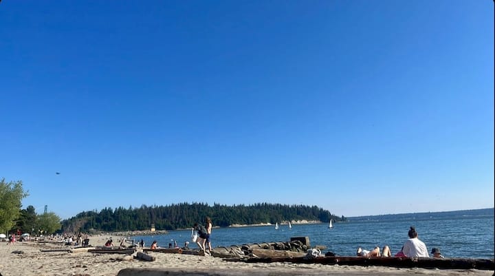 New Modern 2 Br Suite Near Beach, Mall & Downtown - Cyprus