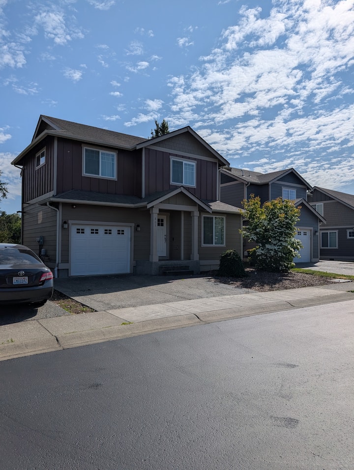Cottage Townhome Near Everything! - Bellingham, WA