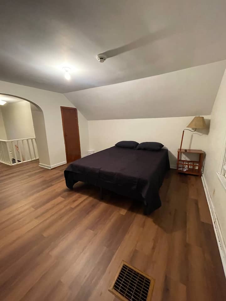 Our Archway Spacious Retreat - Elgin, IL