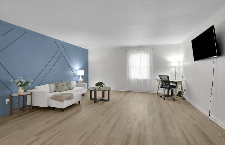 Village Lane Retreat! - Newburgh, IN