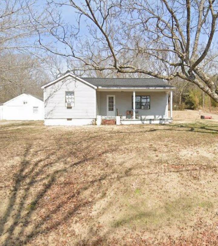 Denio’s Corner - Blue Mountain, MS