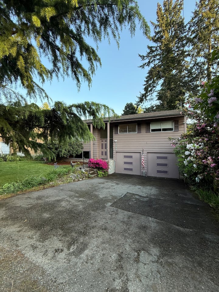 Beautiful 3 Bedroom Shoreline Guesthouse - Edmonds, WA