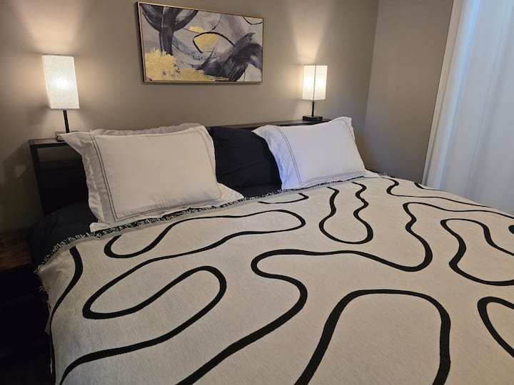 Quiet 2br Near Downtown + Office Remote Work Ready - Greenville, SC