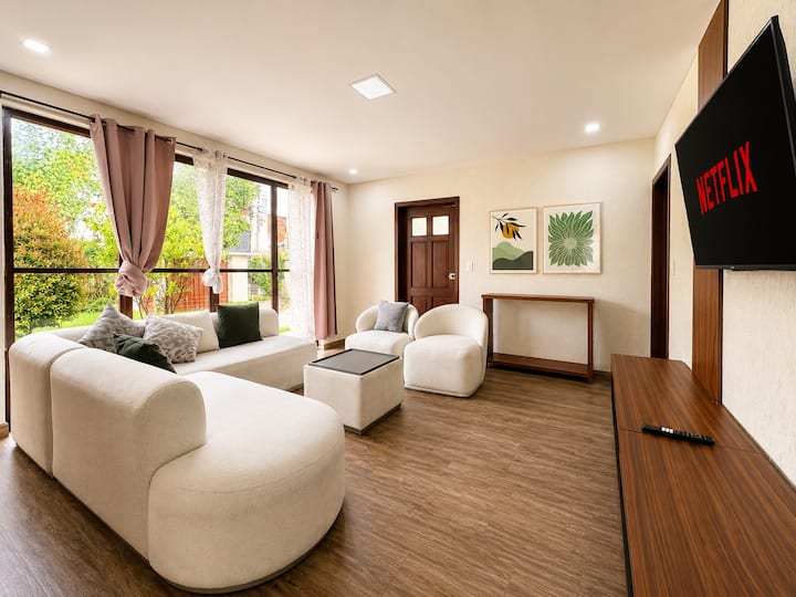 Group House | 12 Guests | 6 Bedrooms + 2.5 Baths - Cuenca