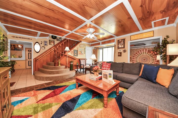 Beatles-themed Retreat|unique Stay In Channelview - Highlands, TX