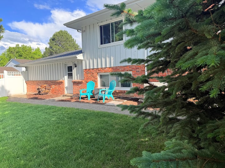 Private Entrance • Cozy Aurora Hills Suite - Aurora, CO