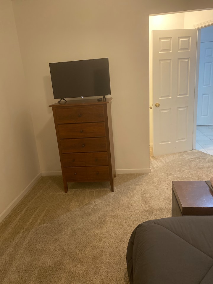 Room With Queen Air Mattress - Cortland, IL