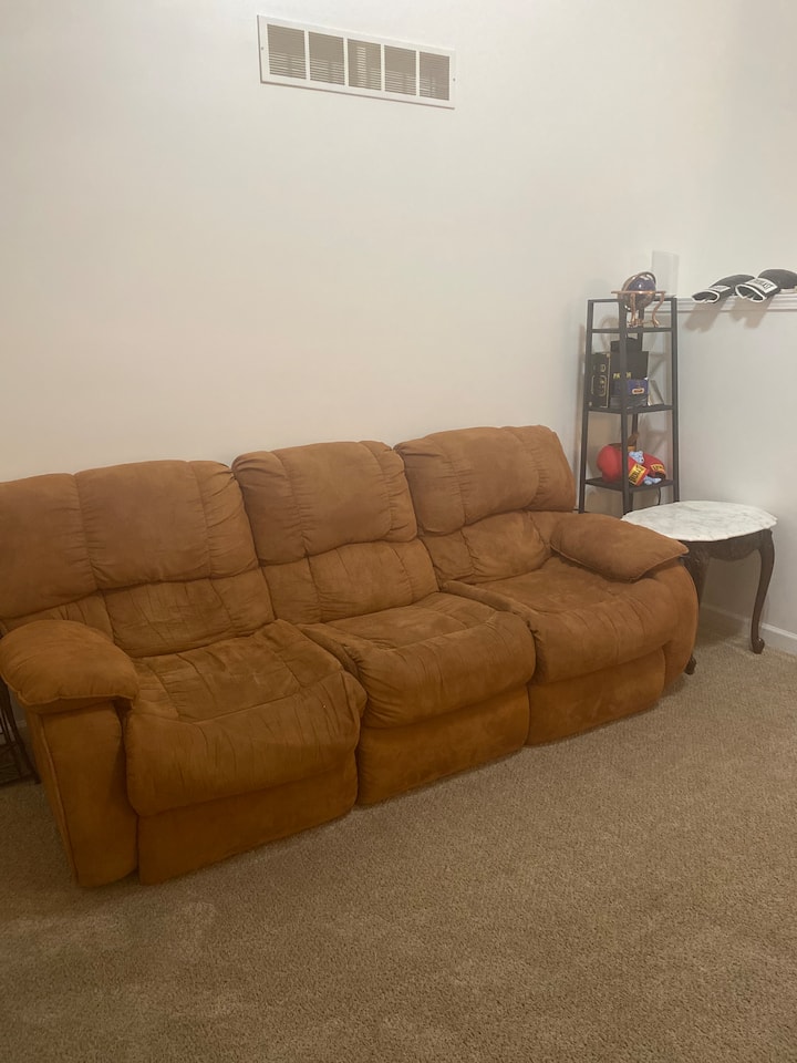 Room With Queen Air Mattress - Cortland, IL