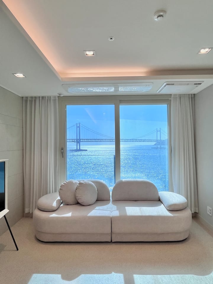 •광안대교•오션뷰•직접관리•깔끔•무료주차• 두개의 방 •3개의 침대 •짐보관 무료 •조용함 - Busan