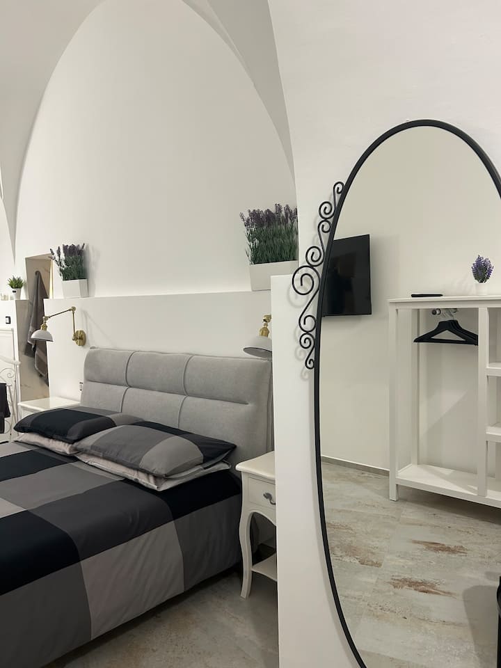 Dimora Luna – Eleganza E Charme Nel Cuore Antico - Brindisi