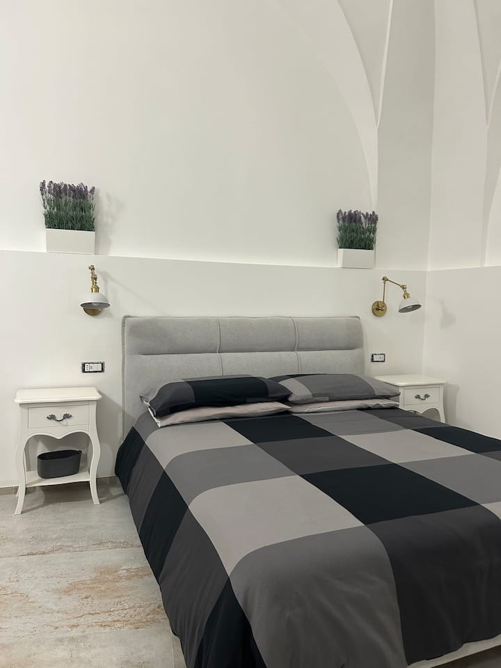 Dimora Luna – Eleganza E Charme Nel Cuore Antico - Brindisi