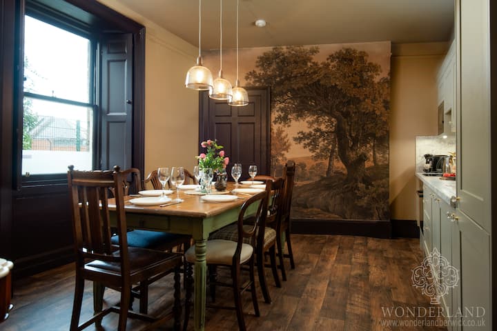 Wonderland Berwick: Hot Tub | 5br For 11 | Dog-yes - Berwick-upon-Tweed